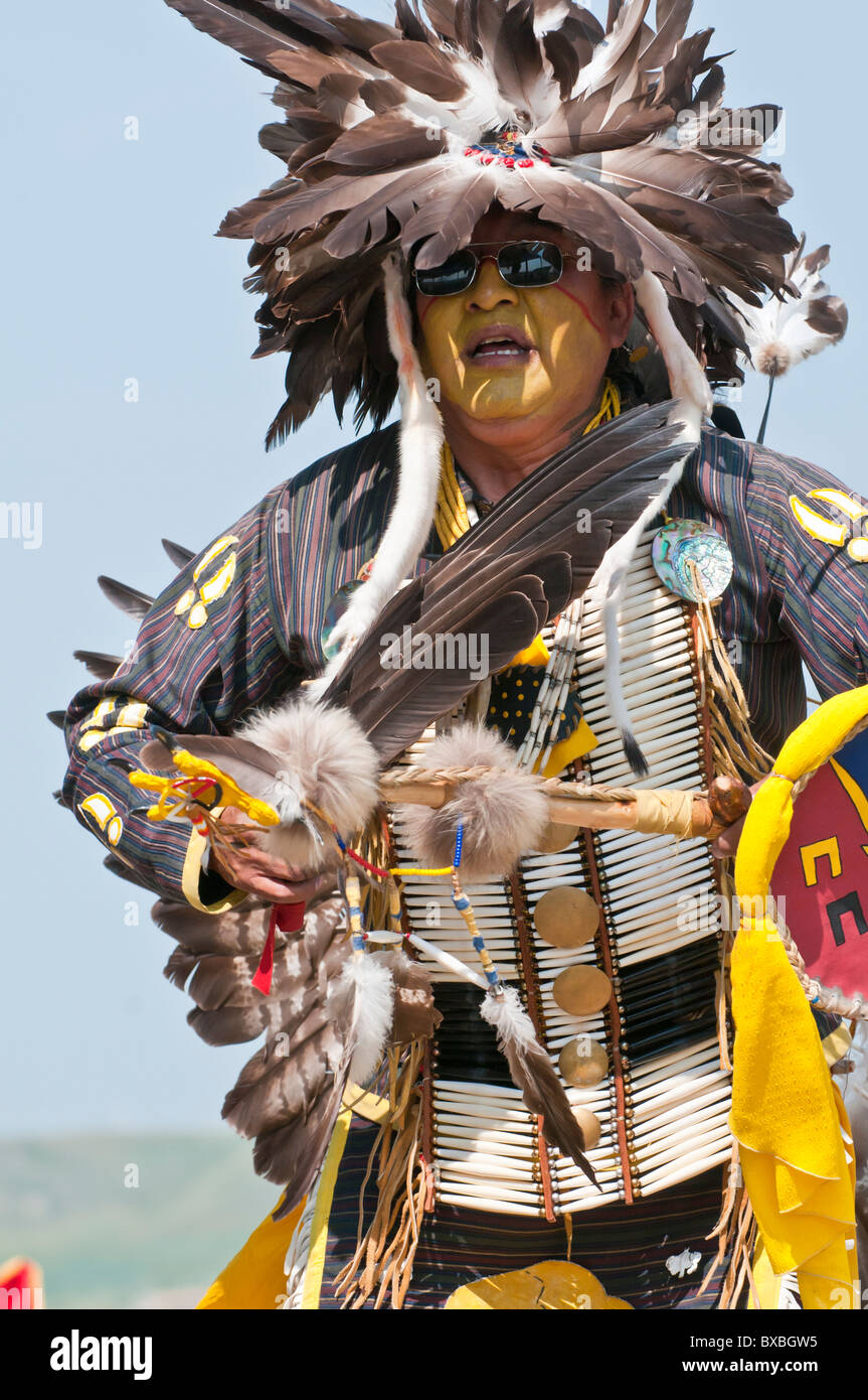 Adult male dancer, Pow-wow, Blackfoot Crossing Historical Park, Alberta ...