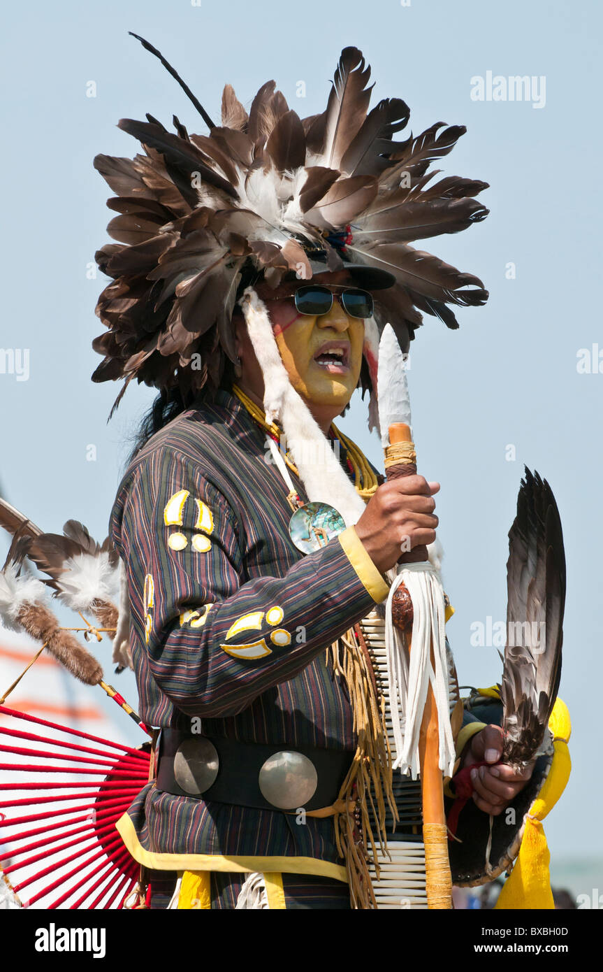 Adult male dancer, Pow-wow, Blackfoot Crossing Historical Park, Alberta ...