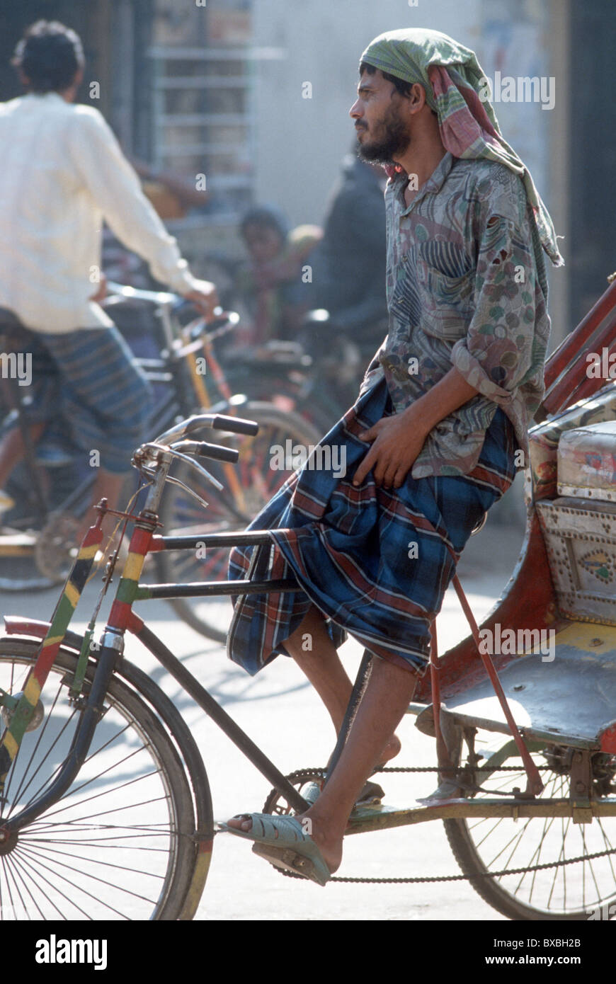 BANGLADESH. RICKSHAW DRIVER IN THE STREETS OF DHAKA Stock Photo - Alamy