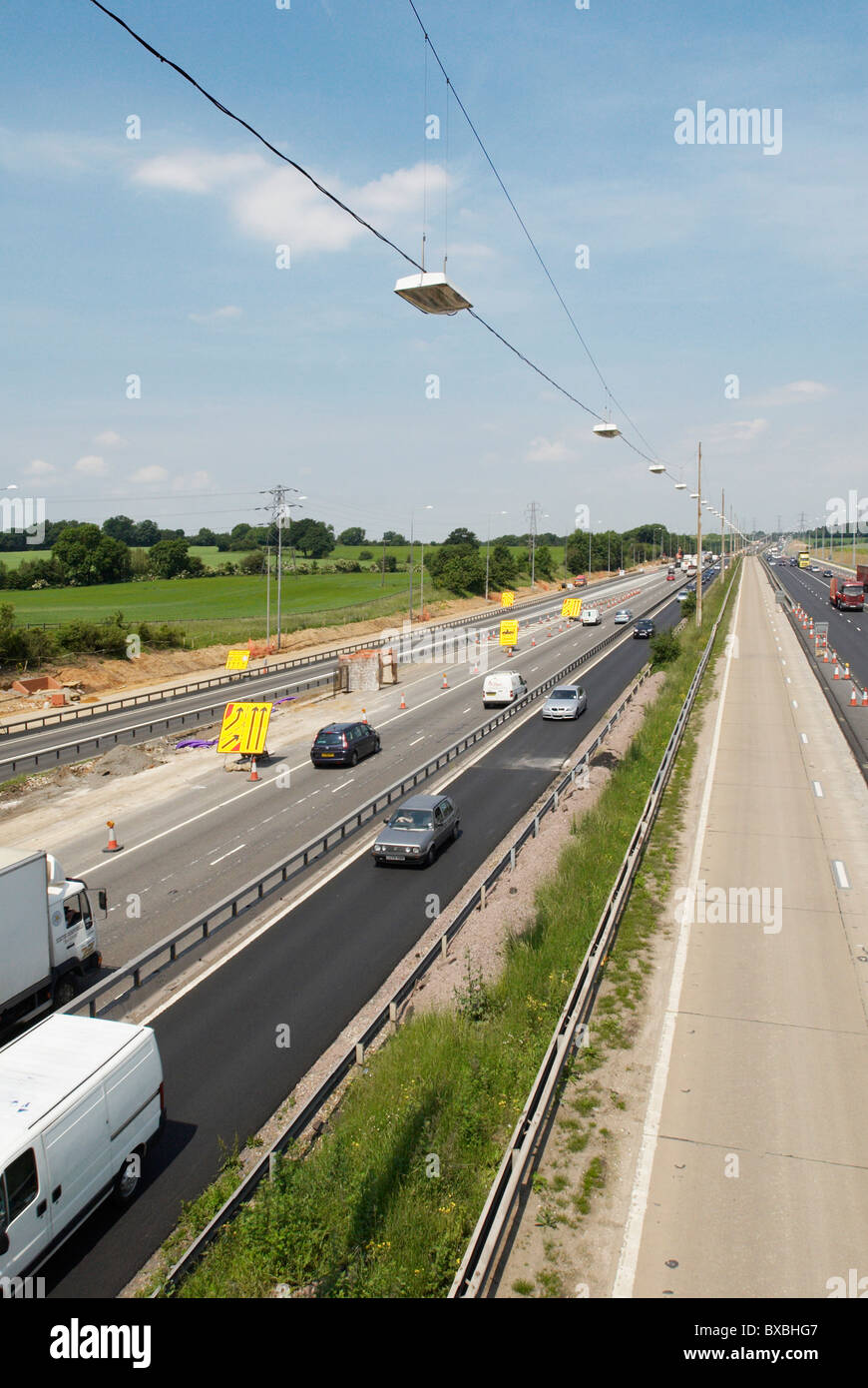 Contraflow in use on the M1 during construction work to widen the ...