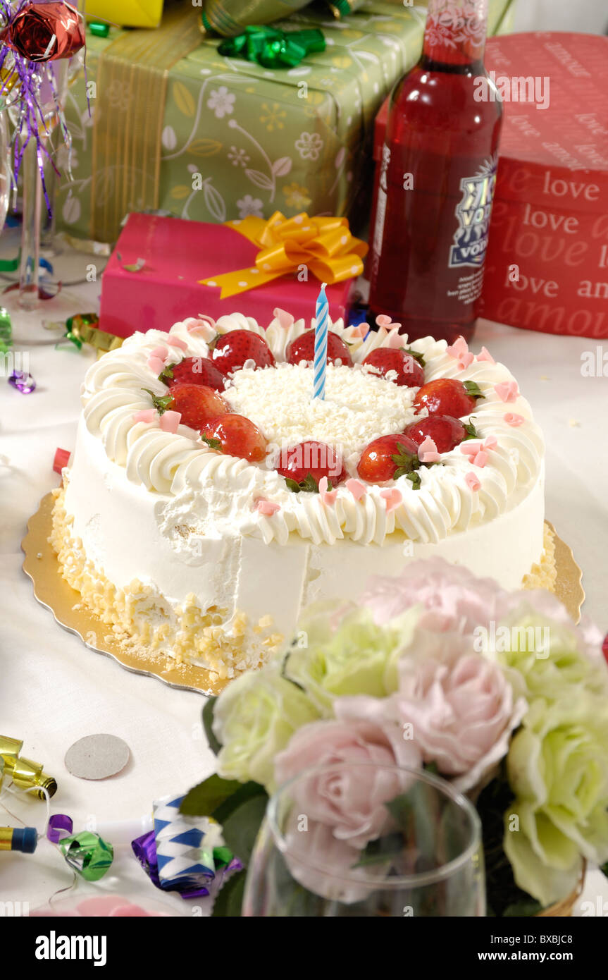 Close-up of a birthday cake Stock Photo - Alamy