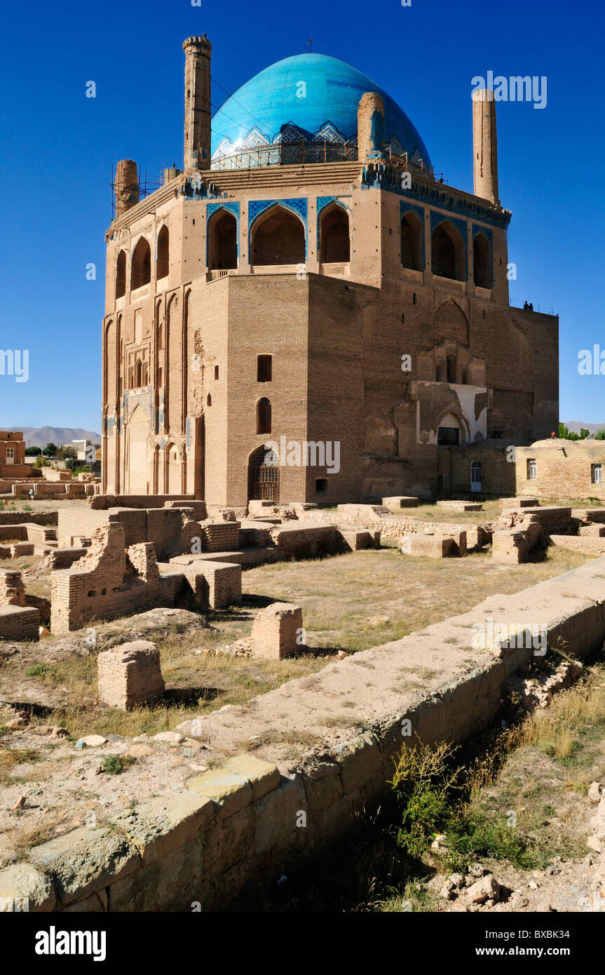 Historic Mausoleum of Oljaytu, Soltaniyeh, UNESCO World Heritage Site ...