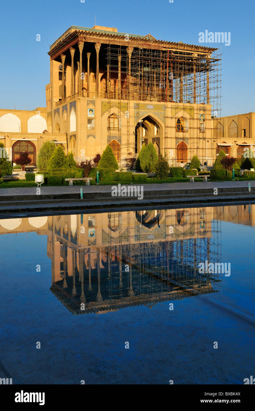 Iran isfahan ali qapu palace hi-res stock photography and images - Alamy