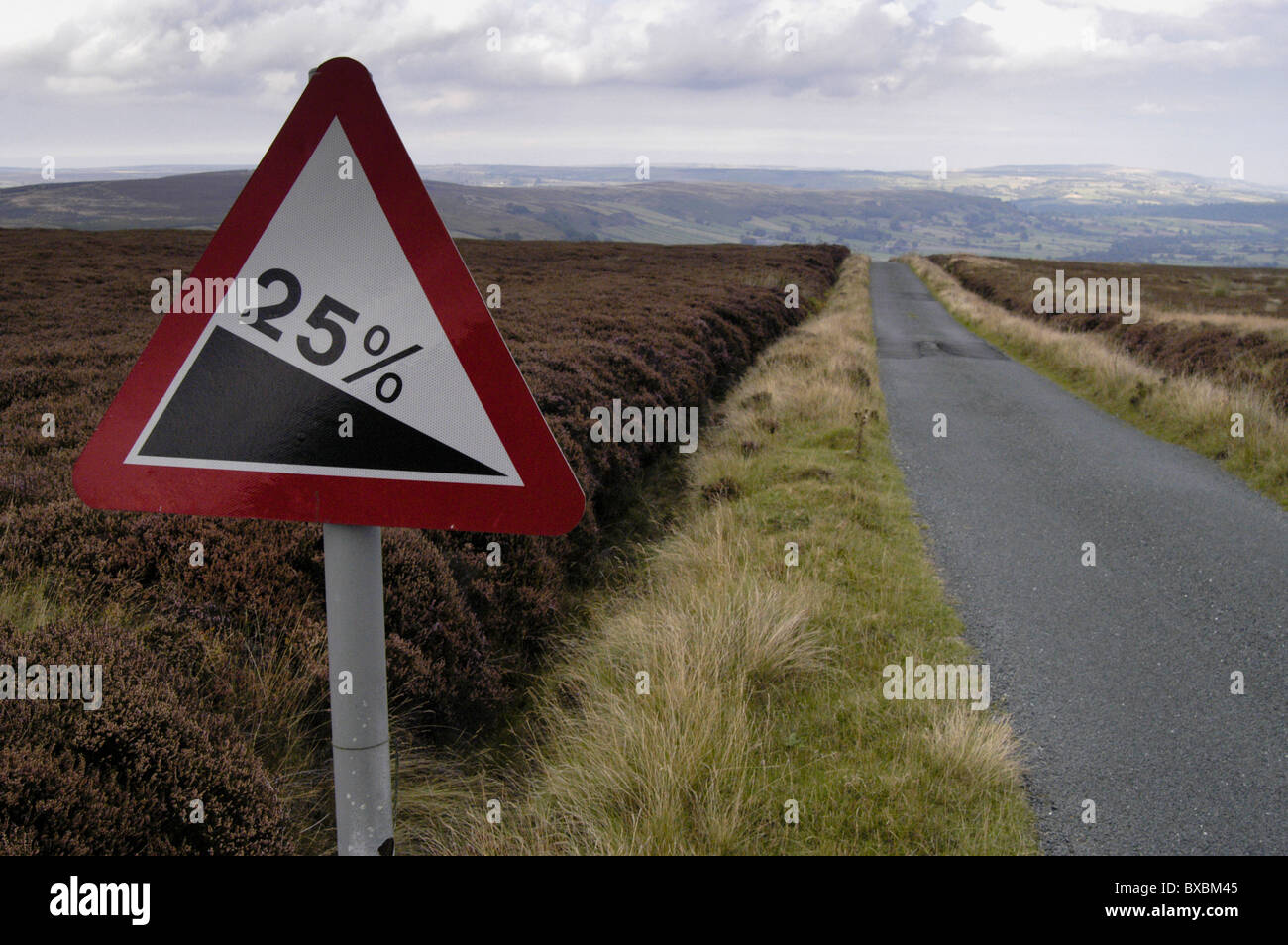 Road sign warning of 25% gradient Stock Photo - Alamy