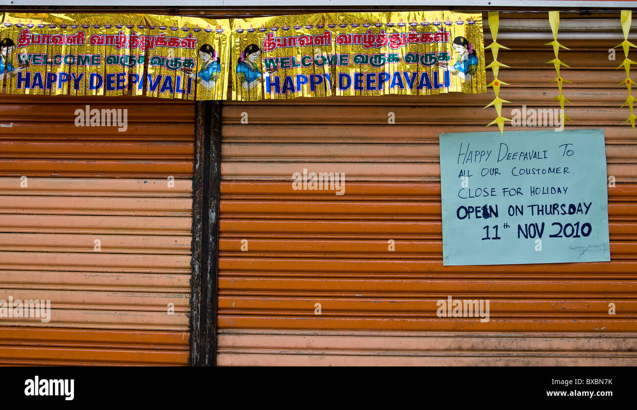 Closed shop shutters hi-res stock photography and images - Alamy