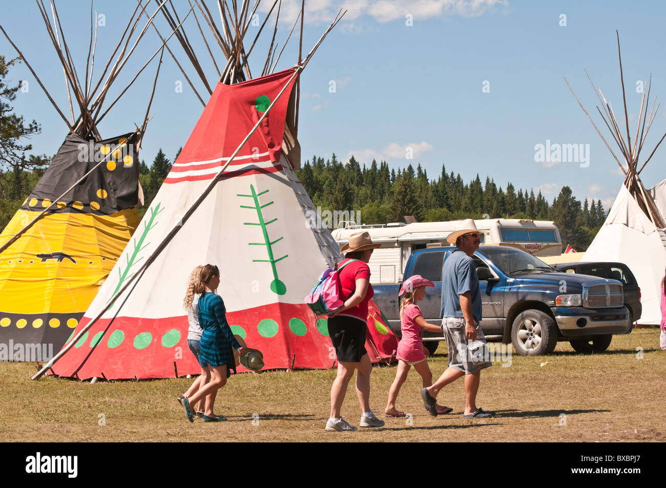 Canadian indians tipi hi-res stock photography and images - Alamy