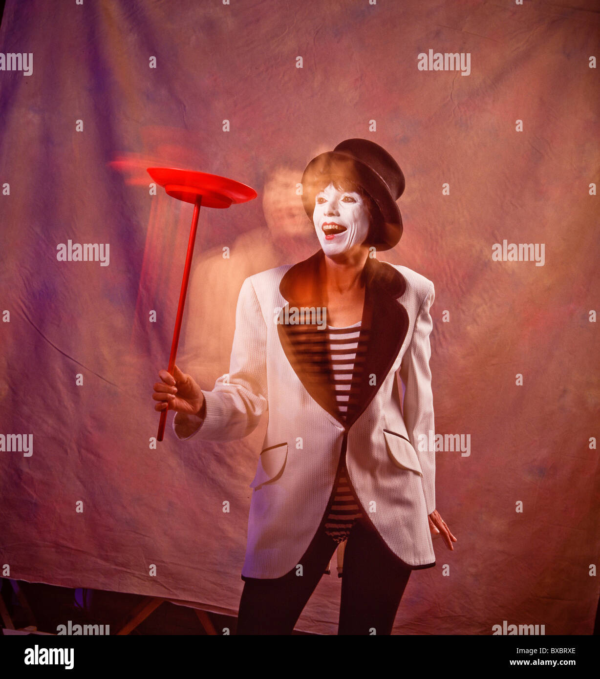 Juggle plate hi-res stock photography and images - Alamy