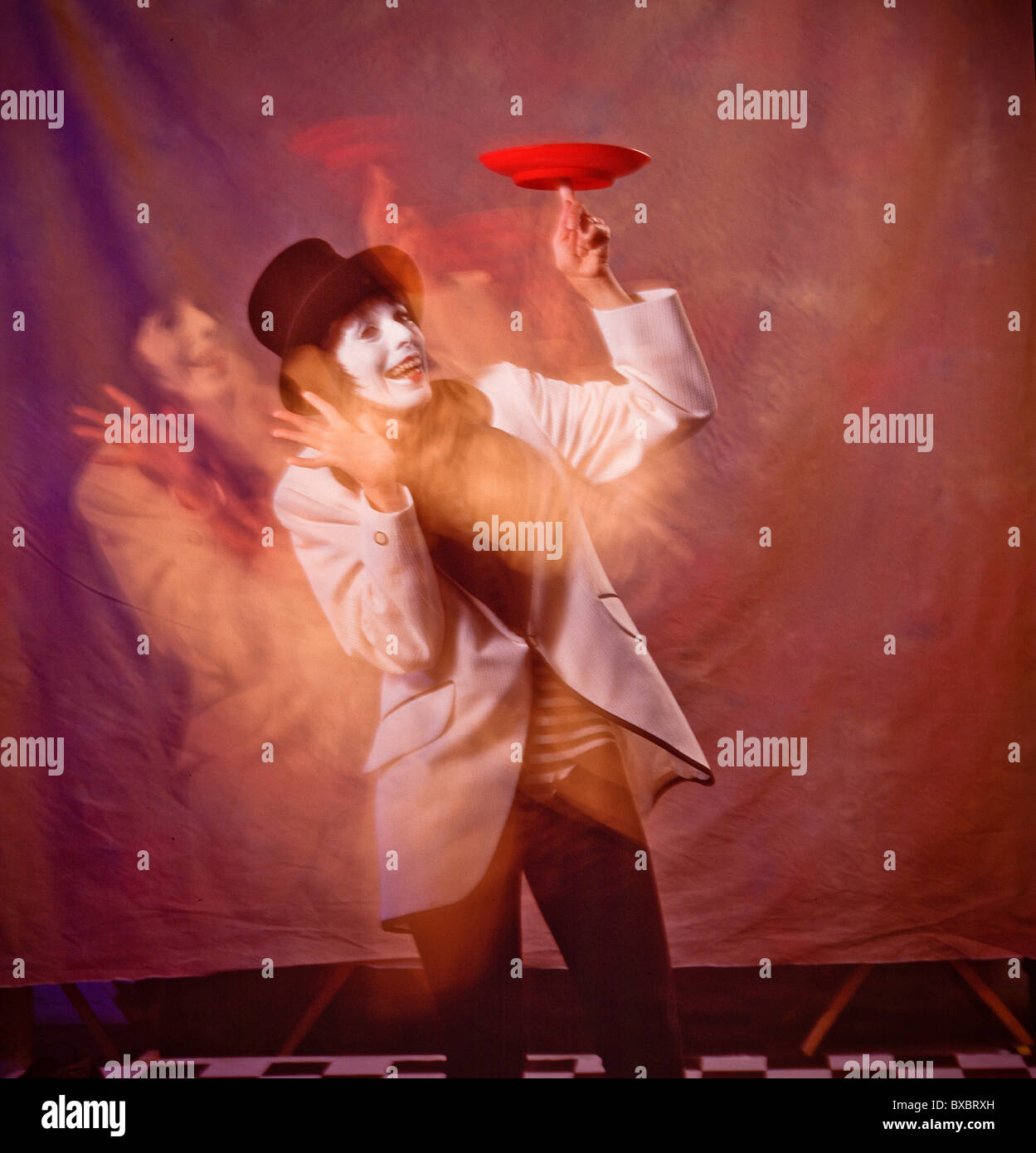 Juggle plate hi-res stock photography and images - Alamy