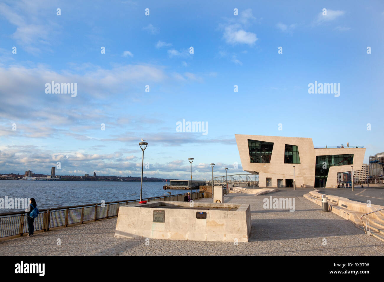 Liverpool Pier Head Ferry Terminal Stock Photo - Alamy