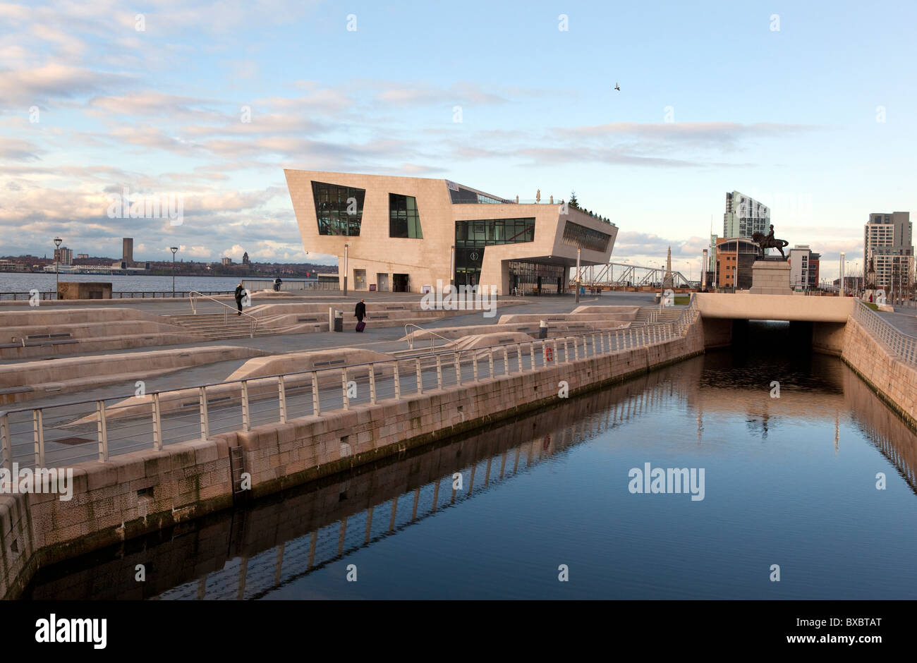 Liverpool Pier Head Ferry Terminal Stock Photo - Alamy