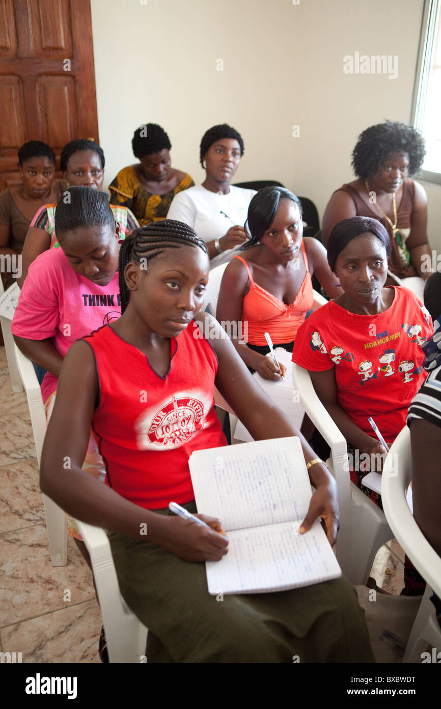 World health organization volunteers hi-res stock photography and ...