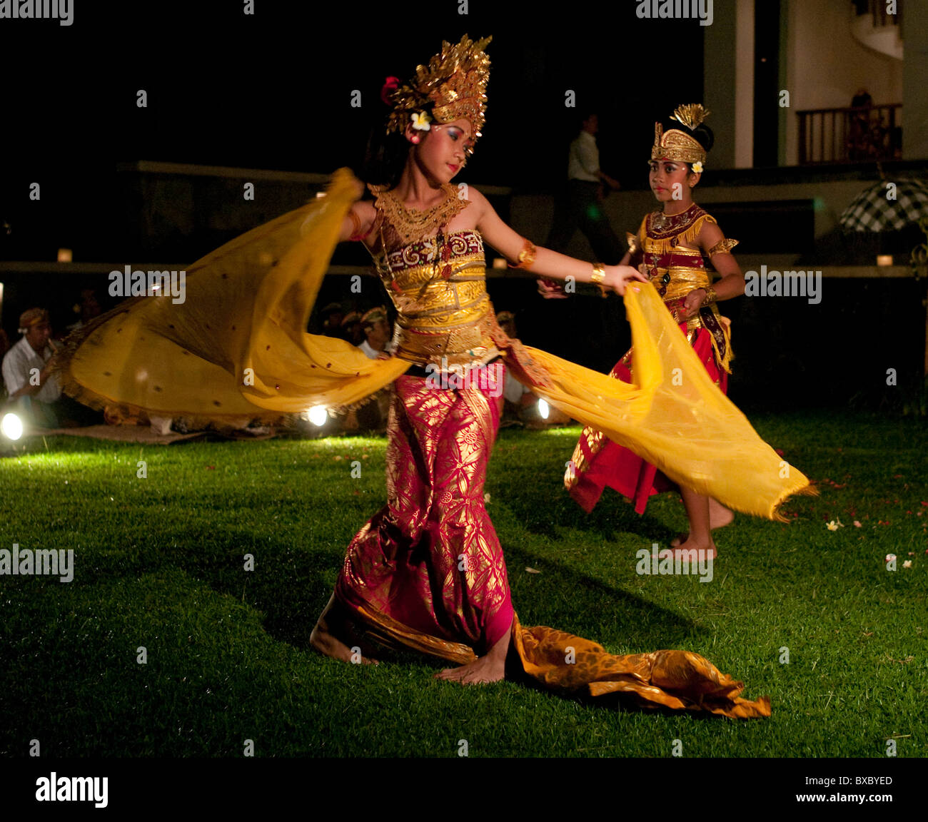 Indonesian female dancers in Bali Stock Photo - Alamy