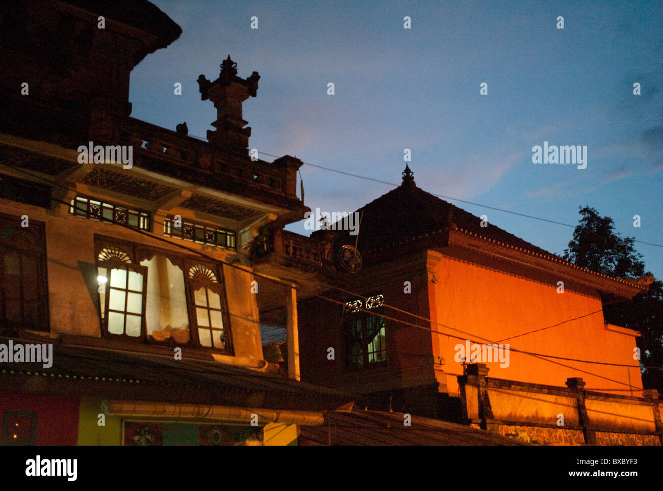 Sky buildings wires hi-res stock photography and images - Alamy