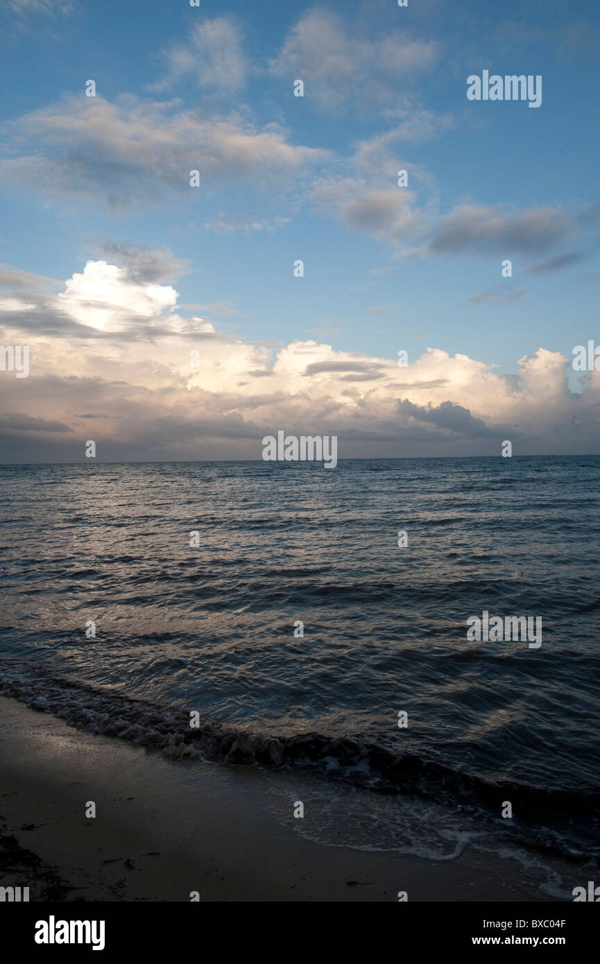 Belize wave hi-res stock photography and images - Alamy