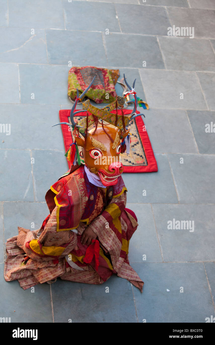 Dancer with mask hi-res stock photography and images - Alamy