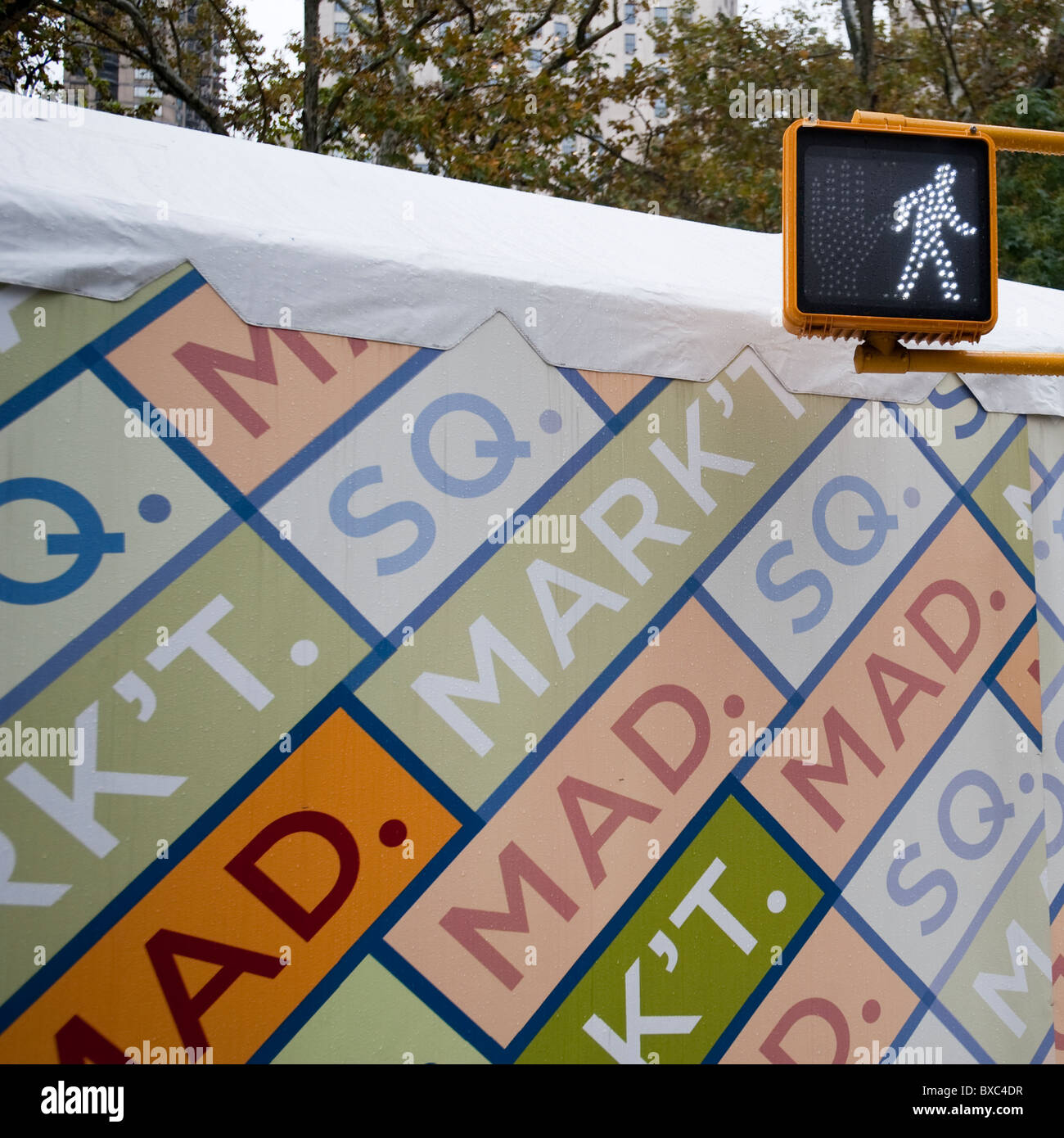 Crosswalk sign in Manhattan, New York City, U.S.A Stock Photo - Alamy