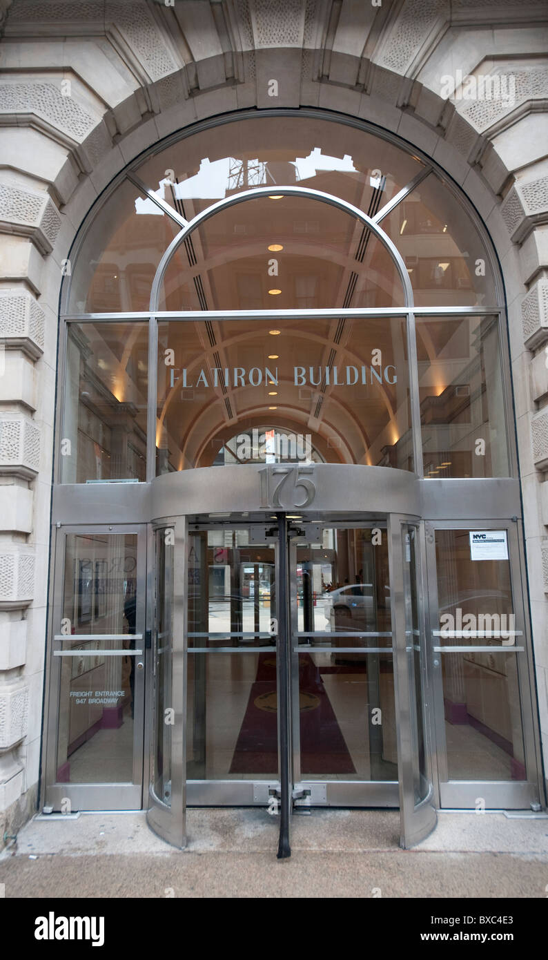 Front entrance to the Flat Iron Building in Manhattan, New York City, U ...