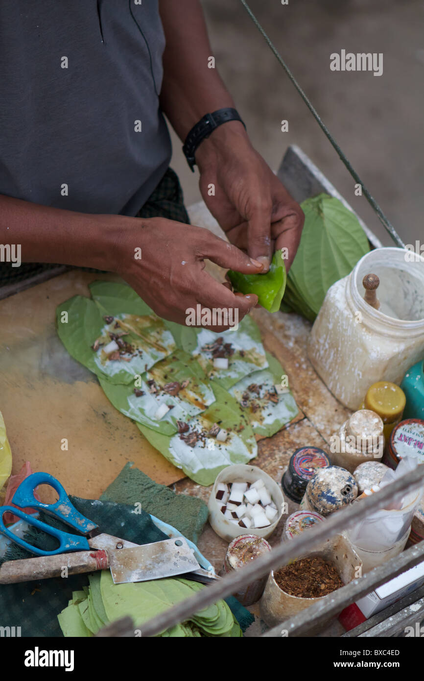 Burmese preparing paan betel nut hi-res stock photography and images ...
