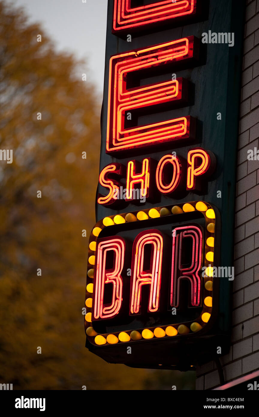 Neon signage in the city hi-res stock photography and images - Alamy