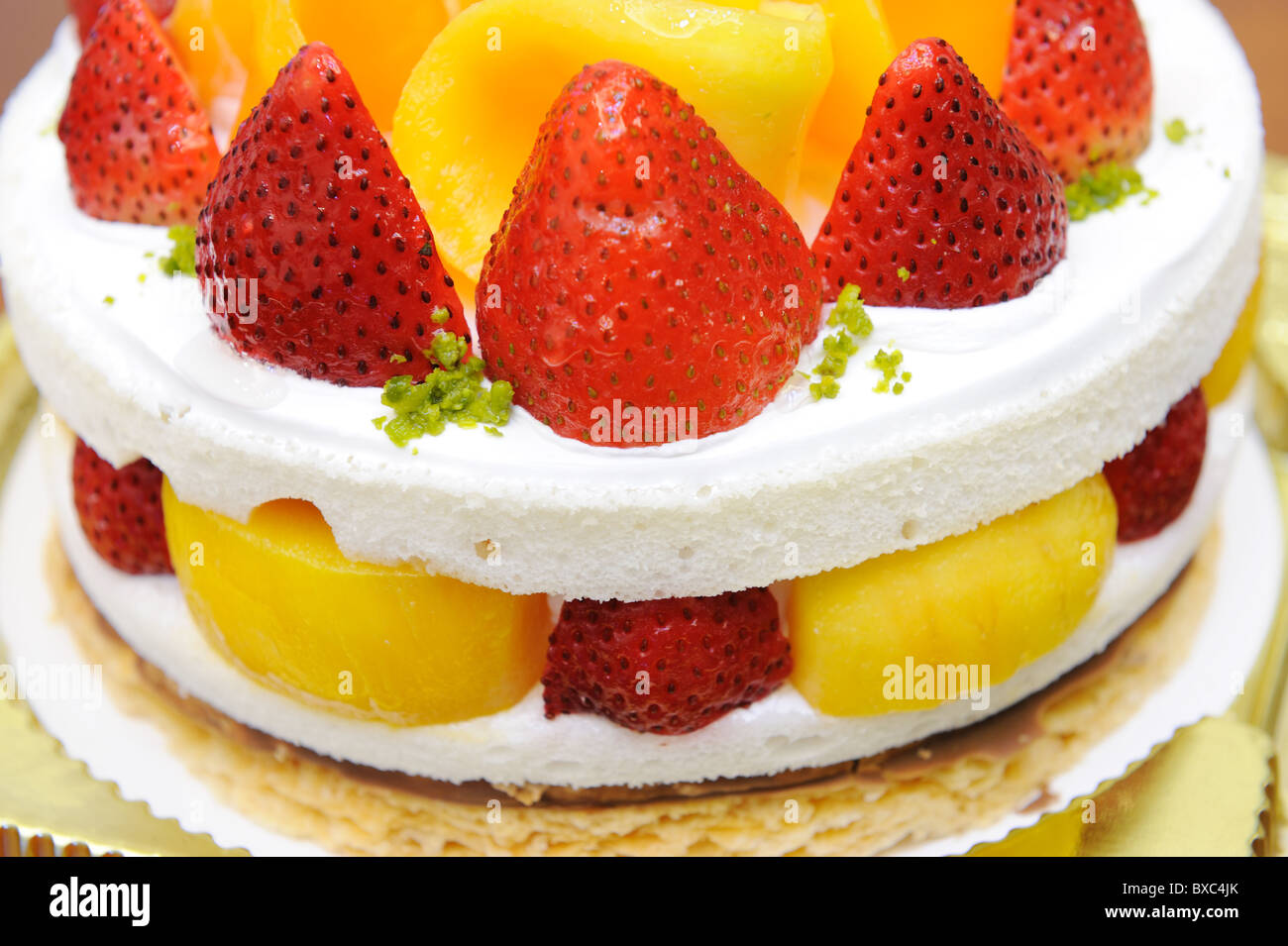 Cake with strawberry and mango Stock Photo - Alamy