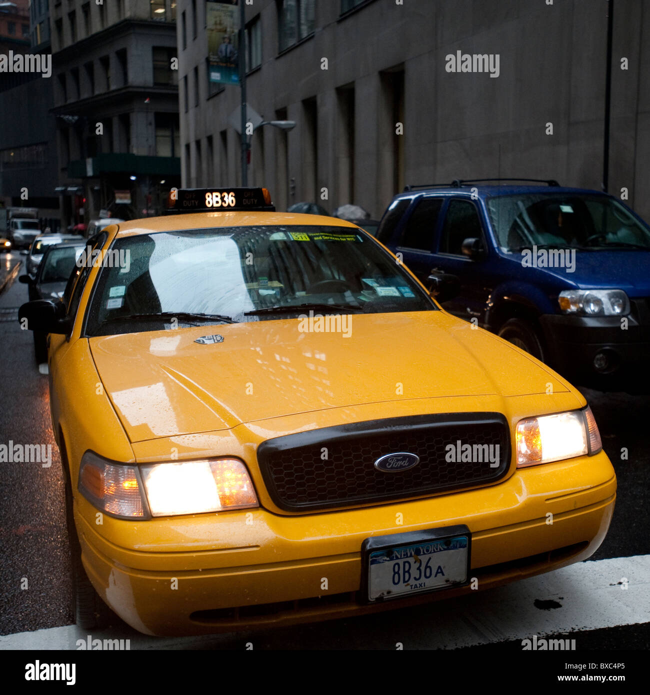 Yellow taxies hi-res stock photography and images - Alamy
