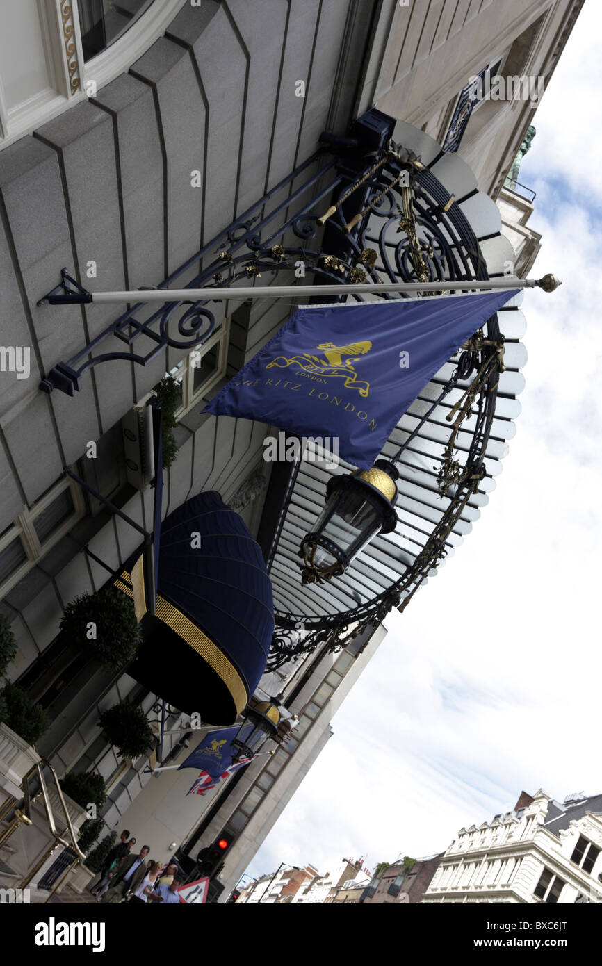 The main entrance of the luxurious Ritz Hotel in Arlington Street ...