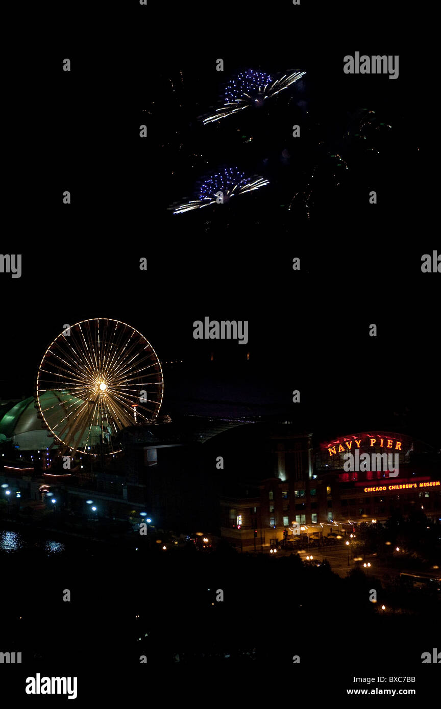 Chicago ferris wheel vertical hi-res stock photography and images - Alamy