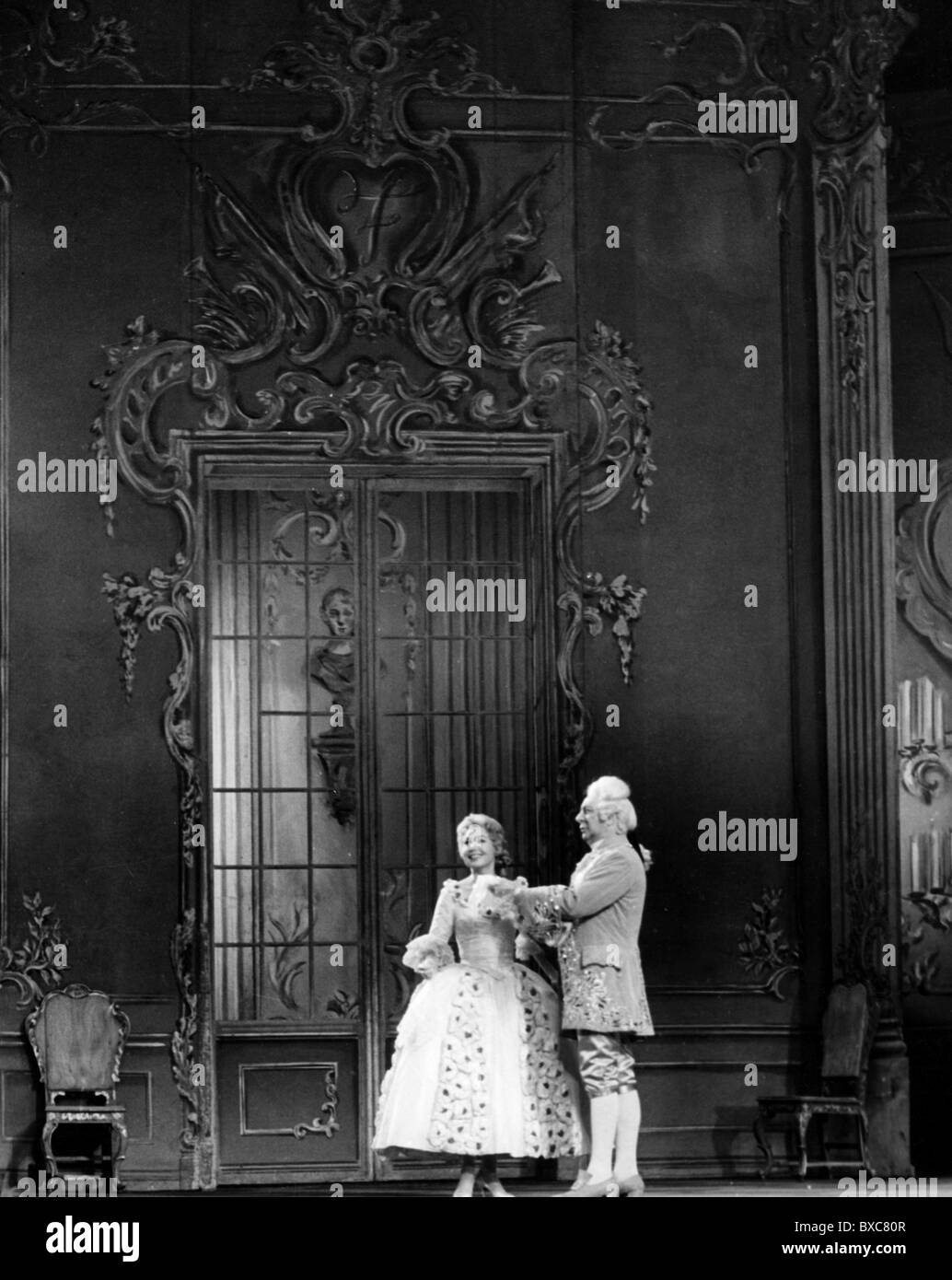 Female opera singer costume hi-res stock photography and images - Alamy