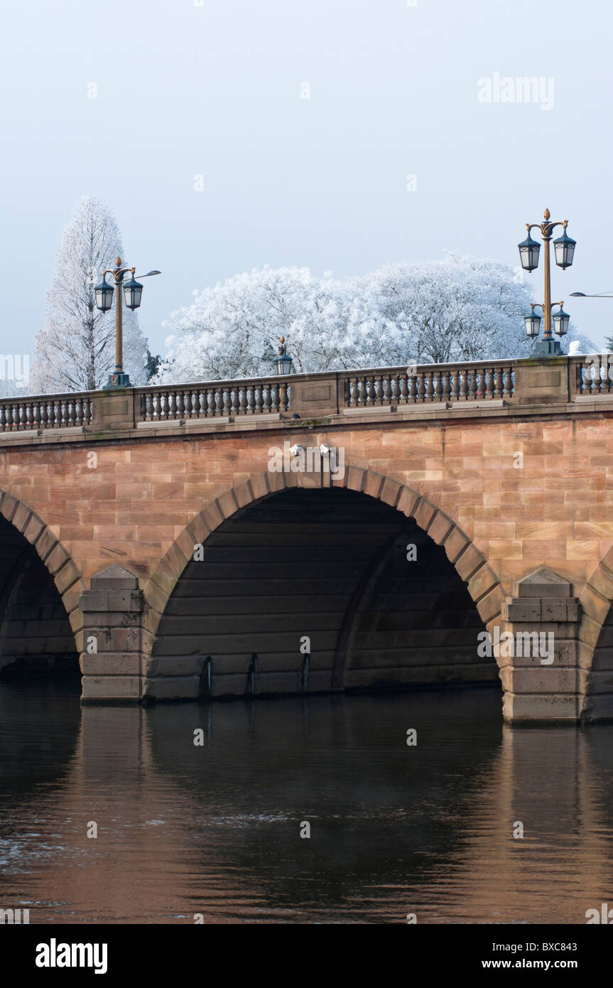 River Severn bridge at Worcester with frost covered trees. England ...