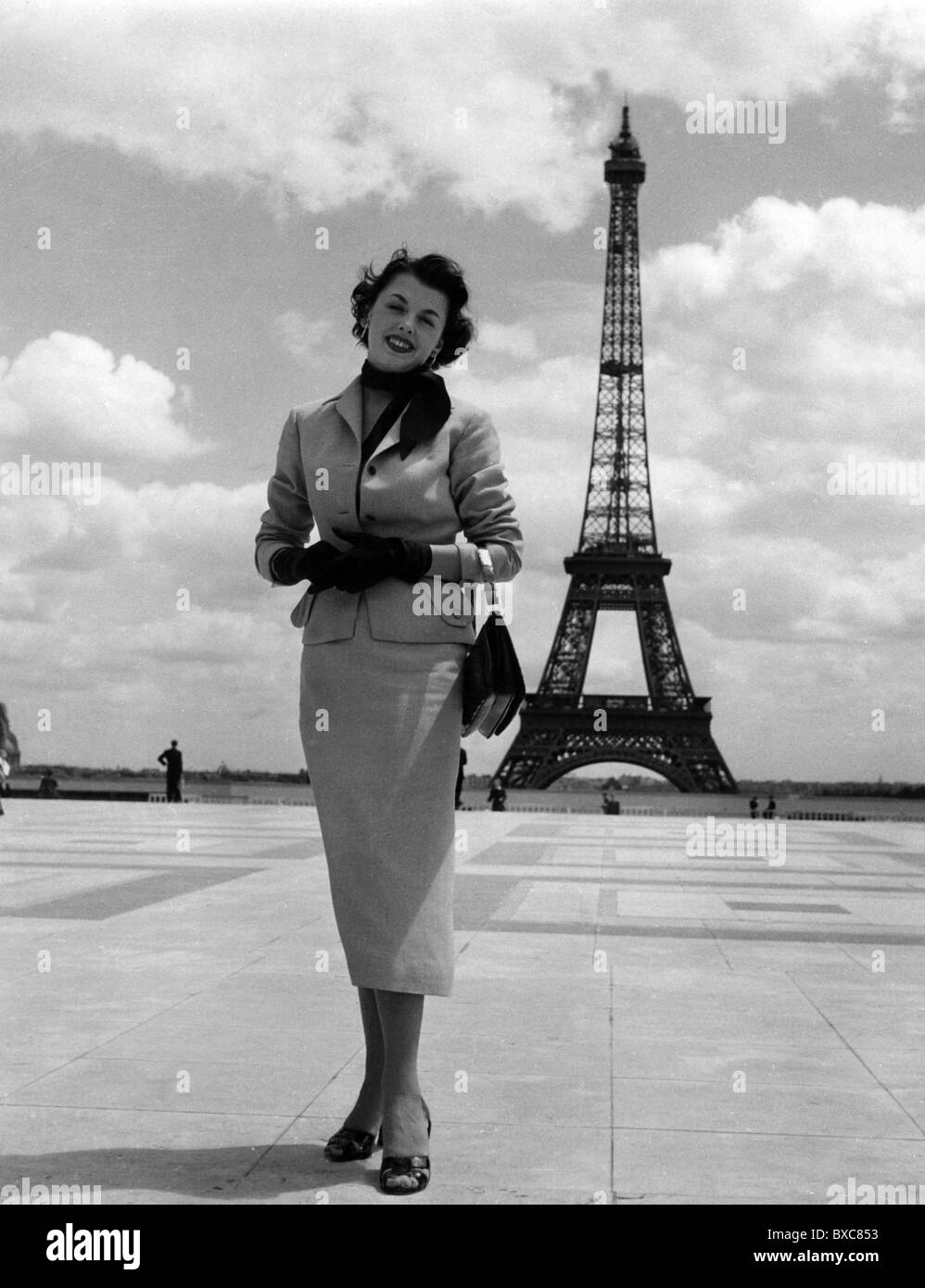 Women' fashion 50s, paris hi-res stock photography and images - Alamy