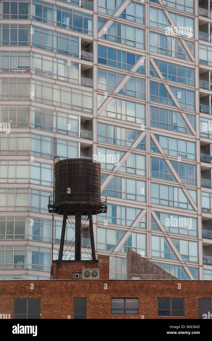 Watertower chicago hi-res stock photography and images - Alamy