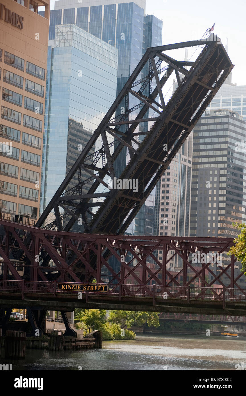 Draw bridge chicago hi-res stock photography and images - Alamy