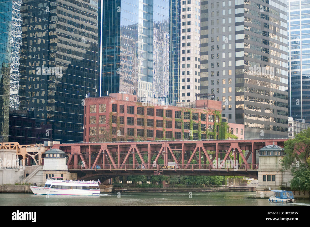 Draw bridge chicago hi-res stock photography and images - Alamy