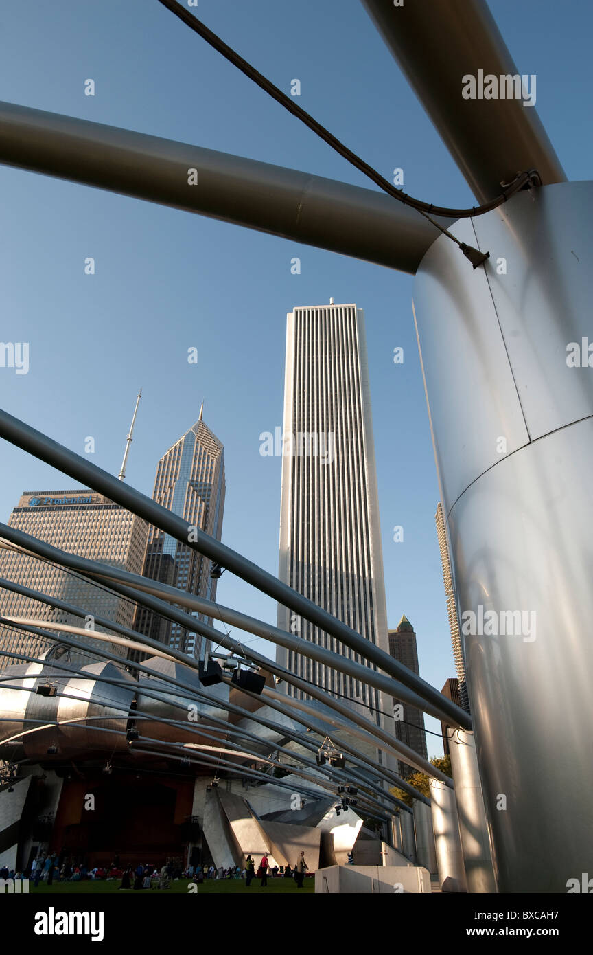 Amphitheater amphitheatre chicago hi-res stock photography and images ...