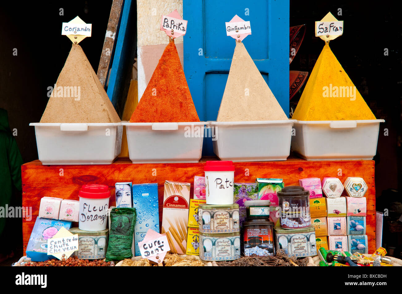 Colorful piles of spices in a pyramid shape in the souq markets in the ...