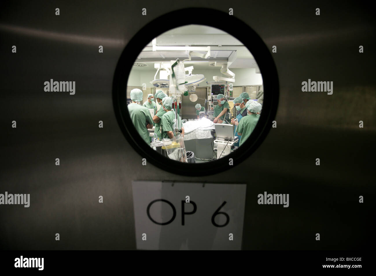 Heart surgery at the German Heart Centre in Virchow Klinikum, Berlin ...