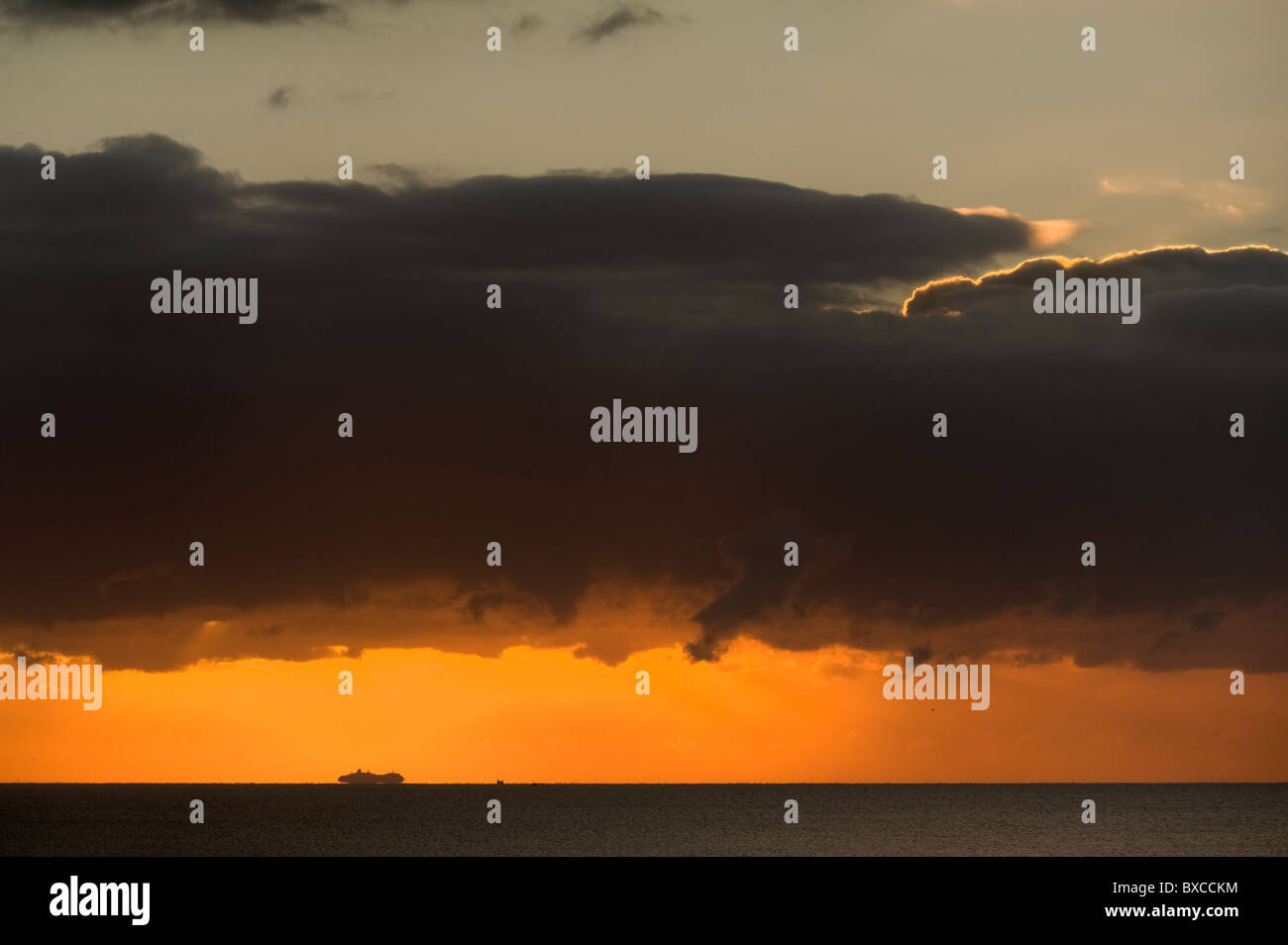 English channel storm hi-res stock photography and images - Alamy