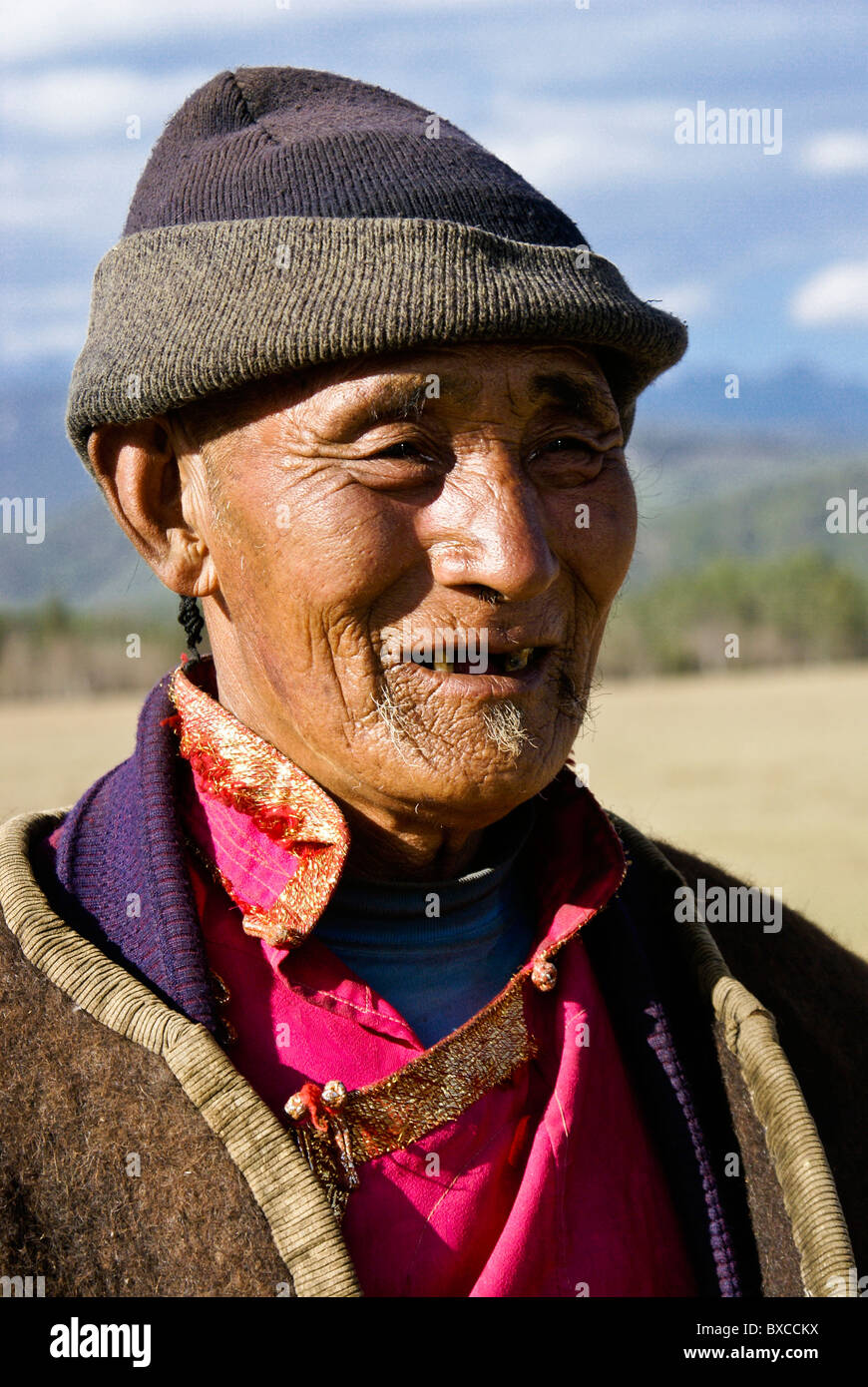 Portrait tibetan man hi-res stock photography and images - Alamy