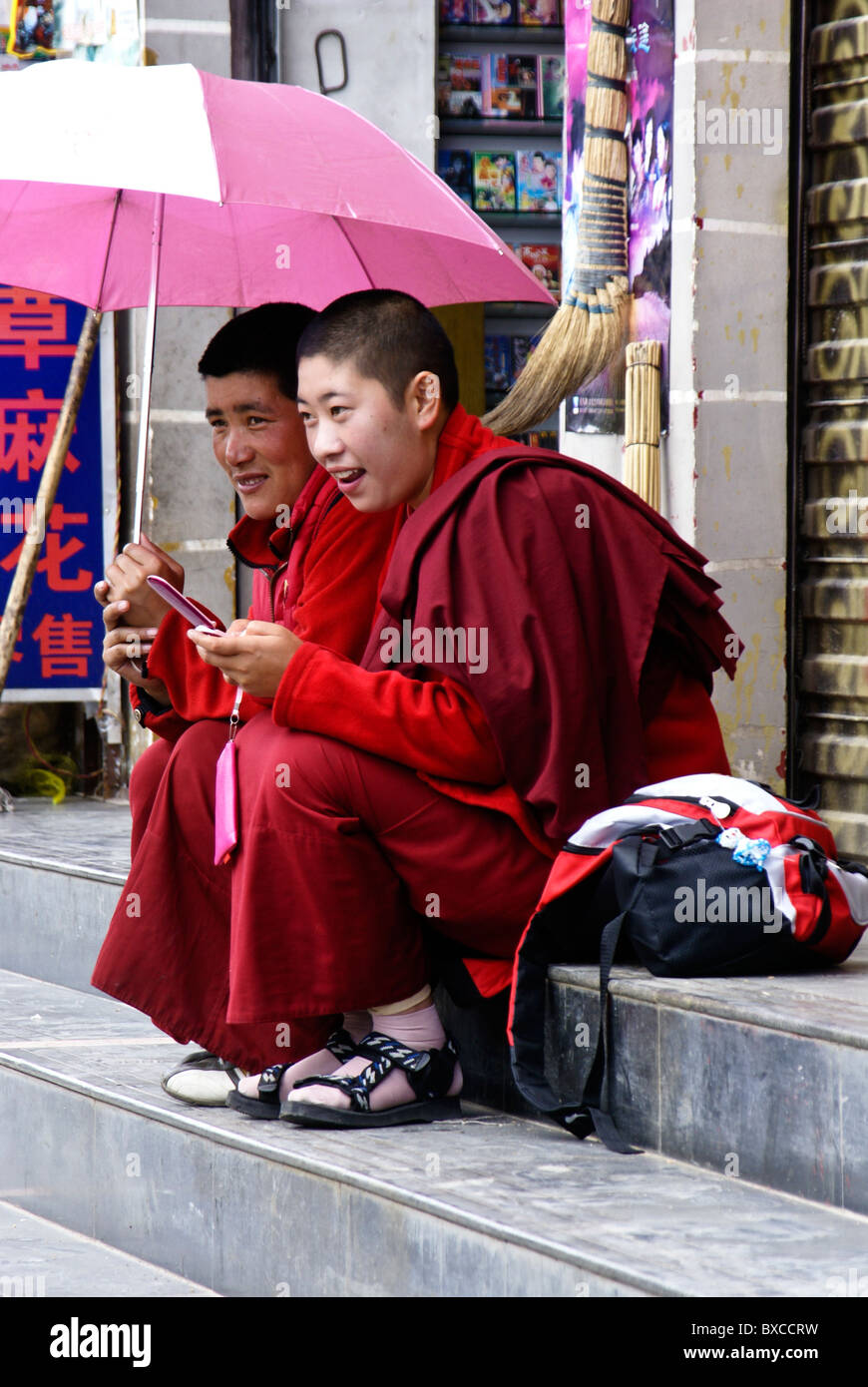 Tibetan monk with phone hi-res stock photography and images - Alamy