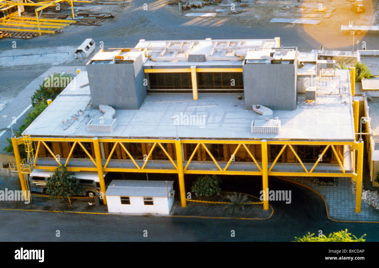 United arab emirates oil rig hi-res stock photography and images - Alamy