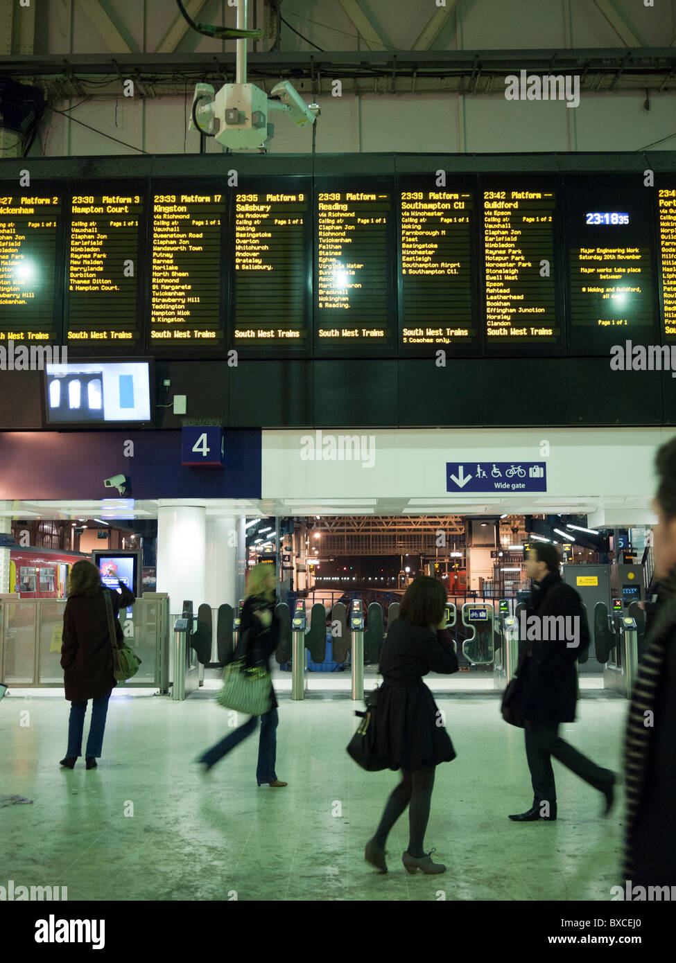 Station waiting time table hi-res stock photography and images - Alamy