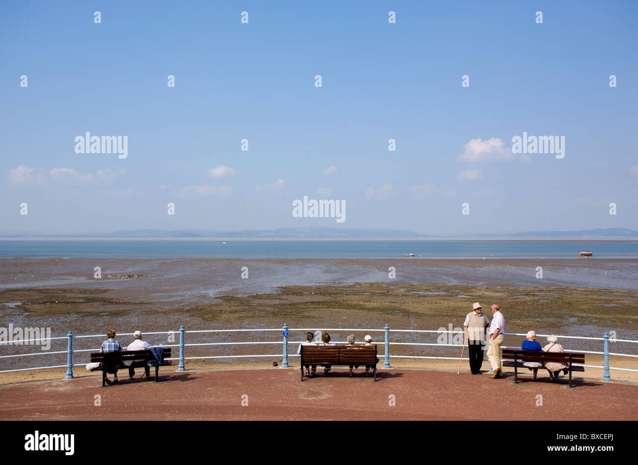 Morecambe beach people hi-res stock photography and images - Alamy