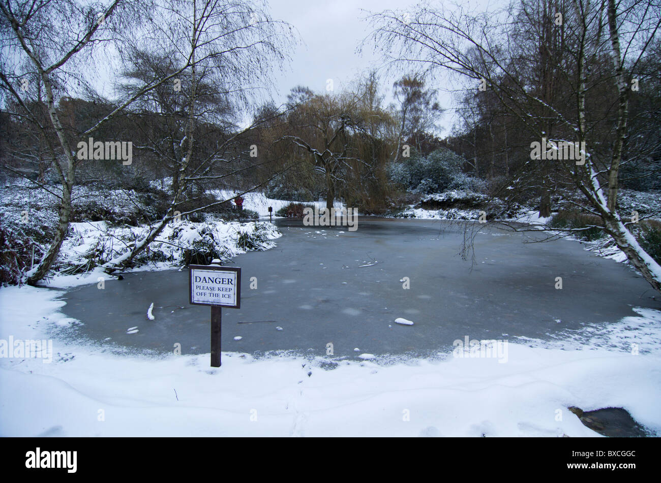 A keep off the ice warning sign in Richmond Park, London, England Stock ...