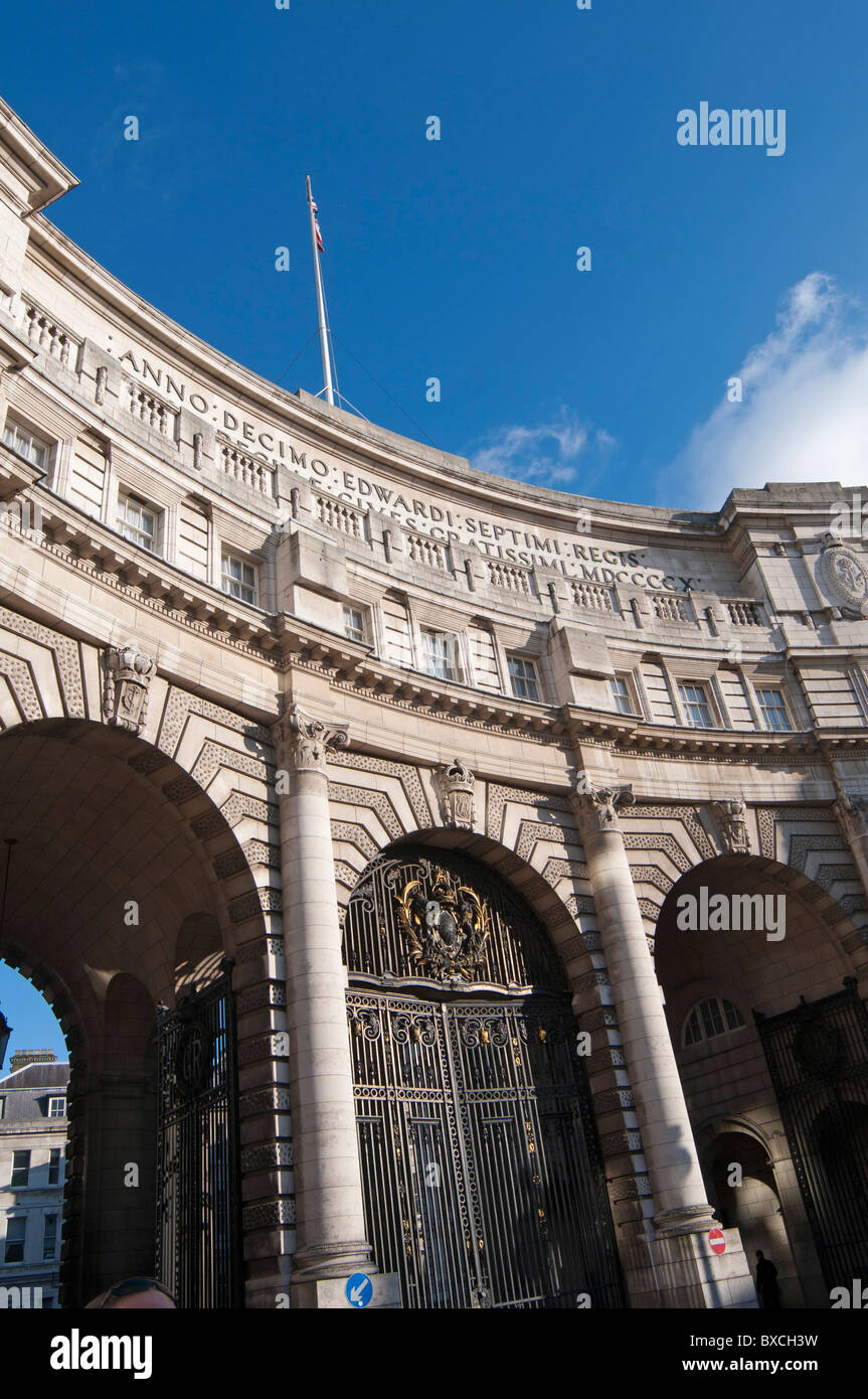Admiralty Arch, seen from The Mall, London, England UK Stock Photo - Alamy