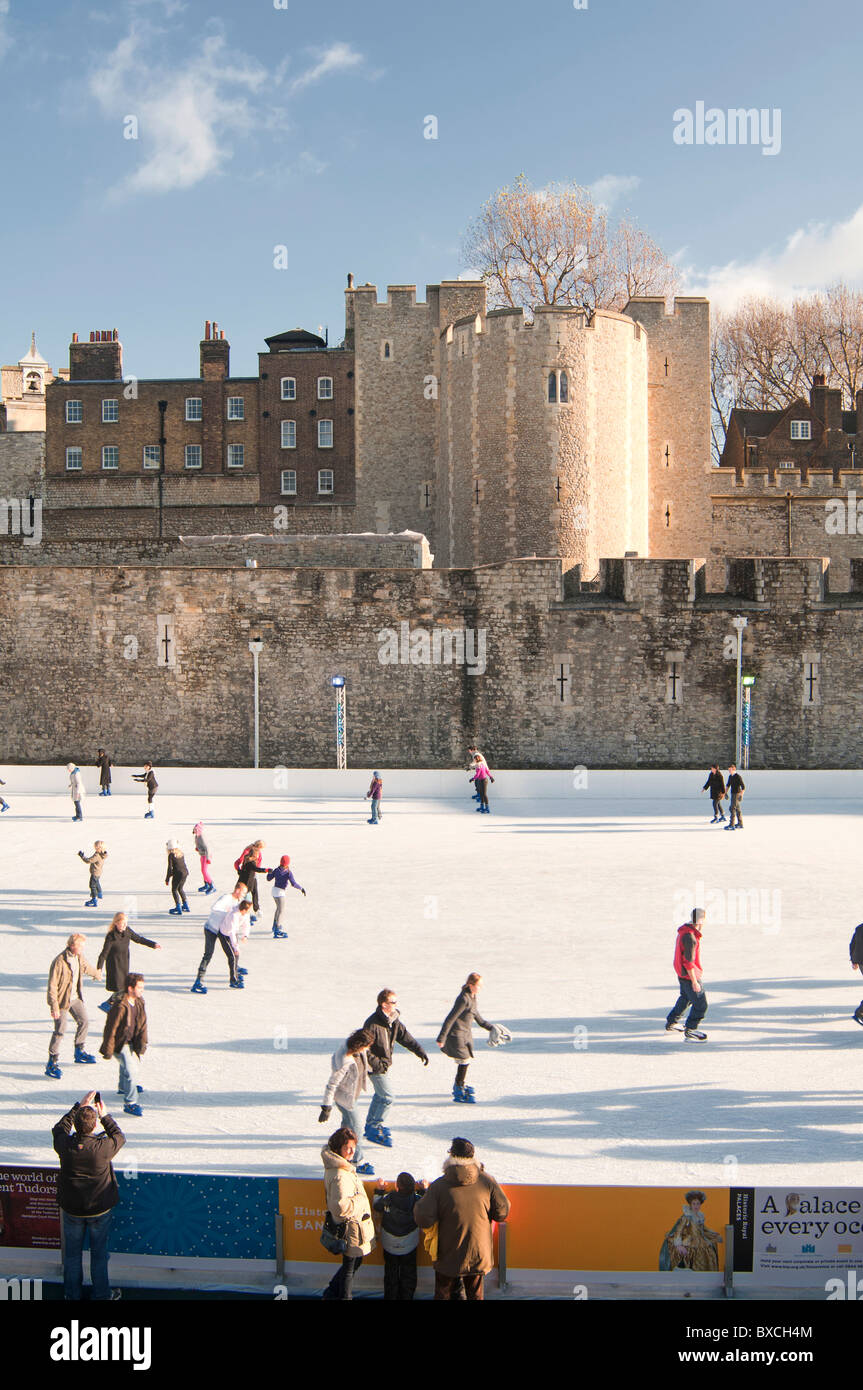 Temporary christmas ice rink hi-res stock photography and images - Alamy