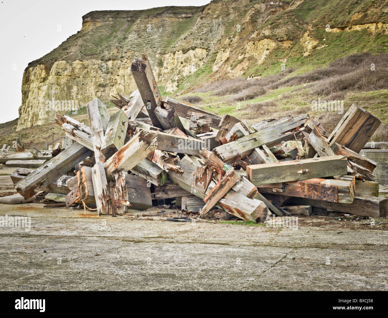 Broken wooden breakwaters Stock Photo - Alamy