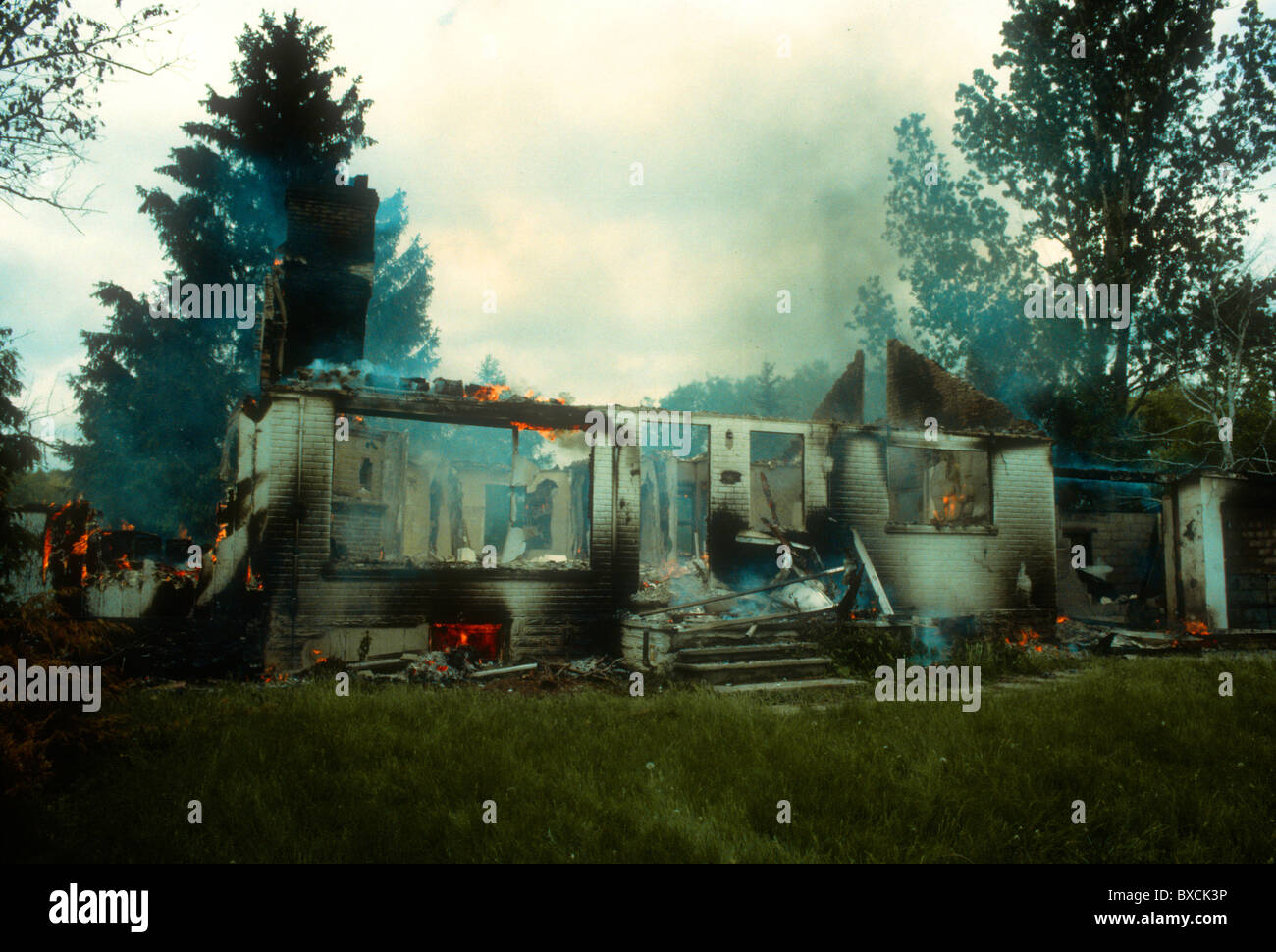 Residential house on fire Stock Photo - Alamy