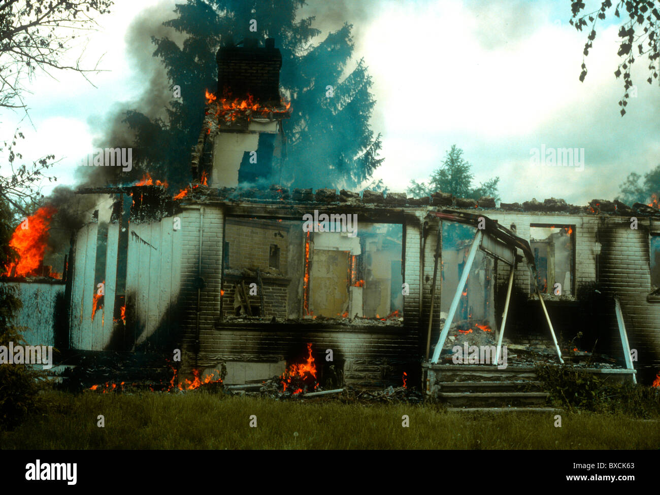 Residential house on fire Stock Photo - Alamy