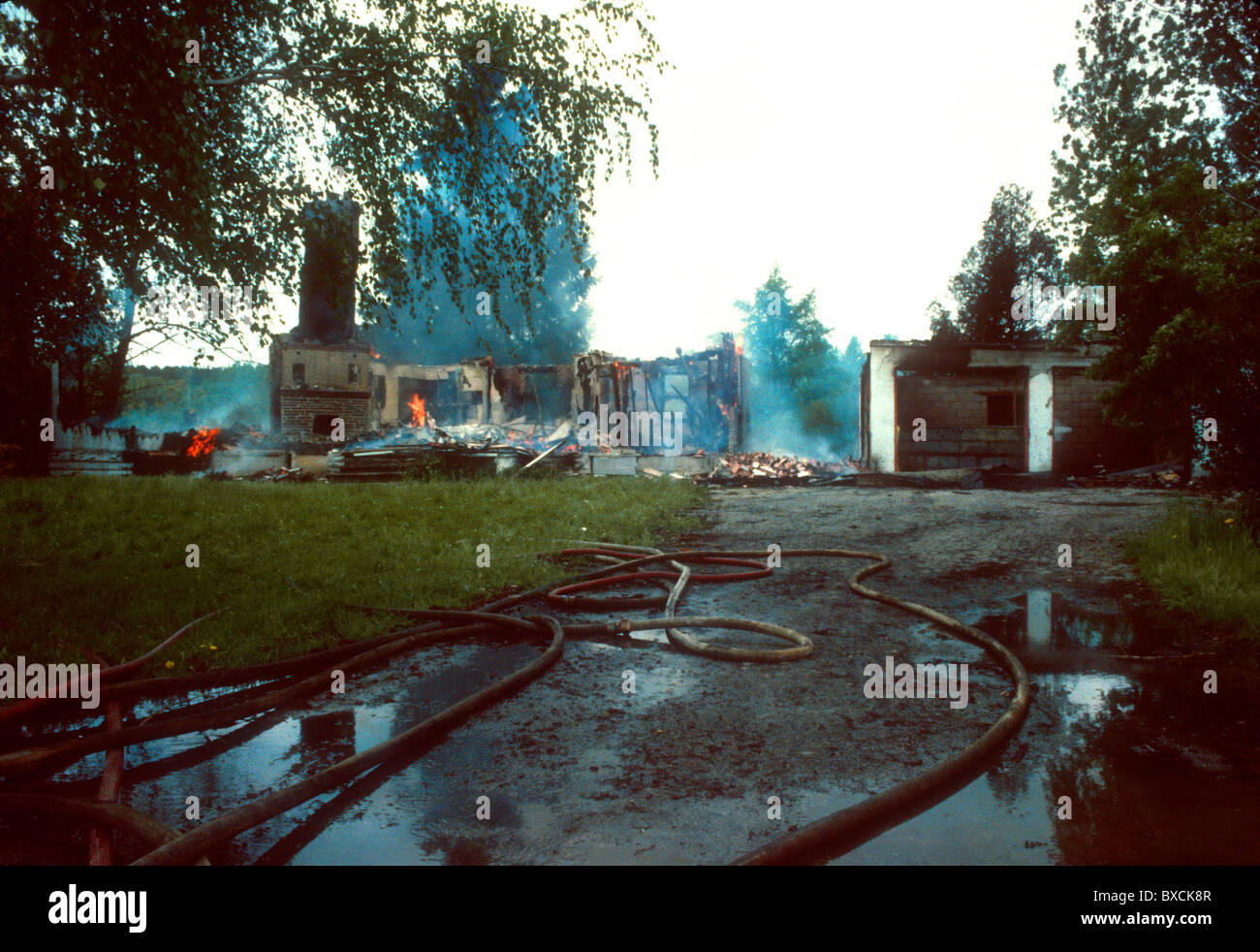 Residential house on fire Stock Photo - Alamy