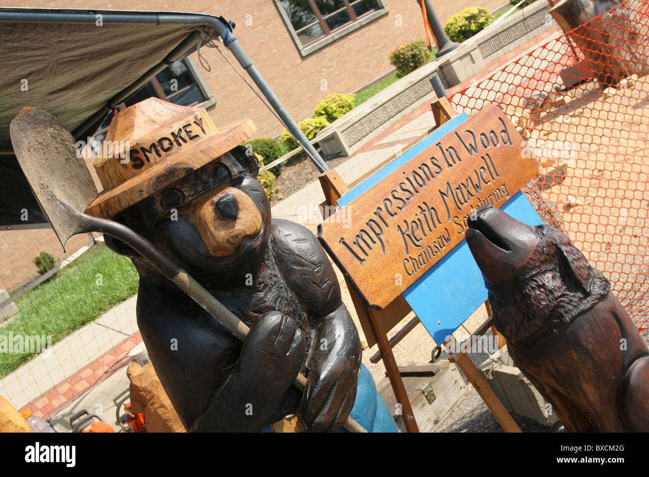 Impressions In Wood. Chainsaw sculpturing by Keith Maxwell Stock Photo ...